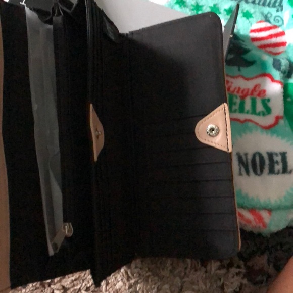 Tahari | Bags | Tahari Identity Card Protection Logo Wallet | Poshmark